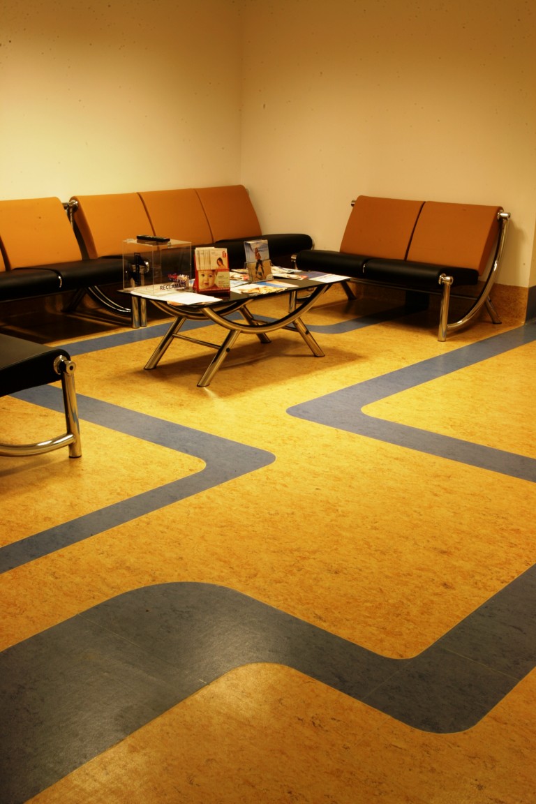 Pardoseala linoleum Tarkett, Veneto xf2, pentru sala de asteptare din ...